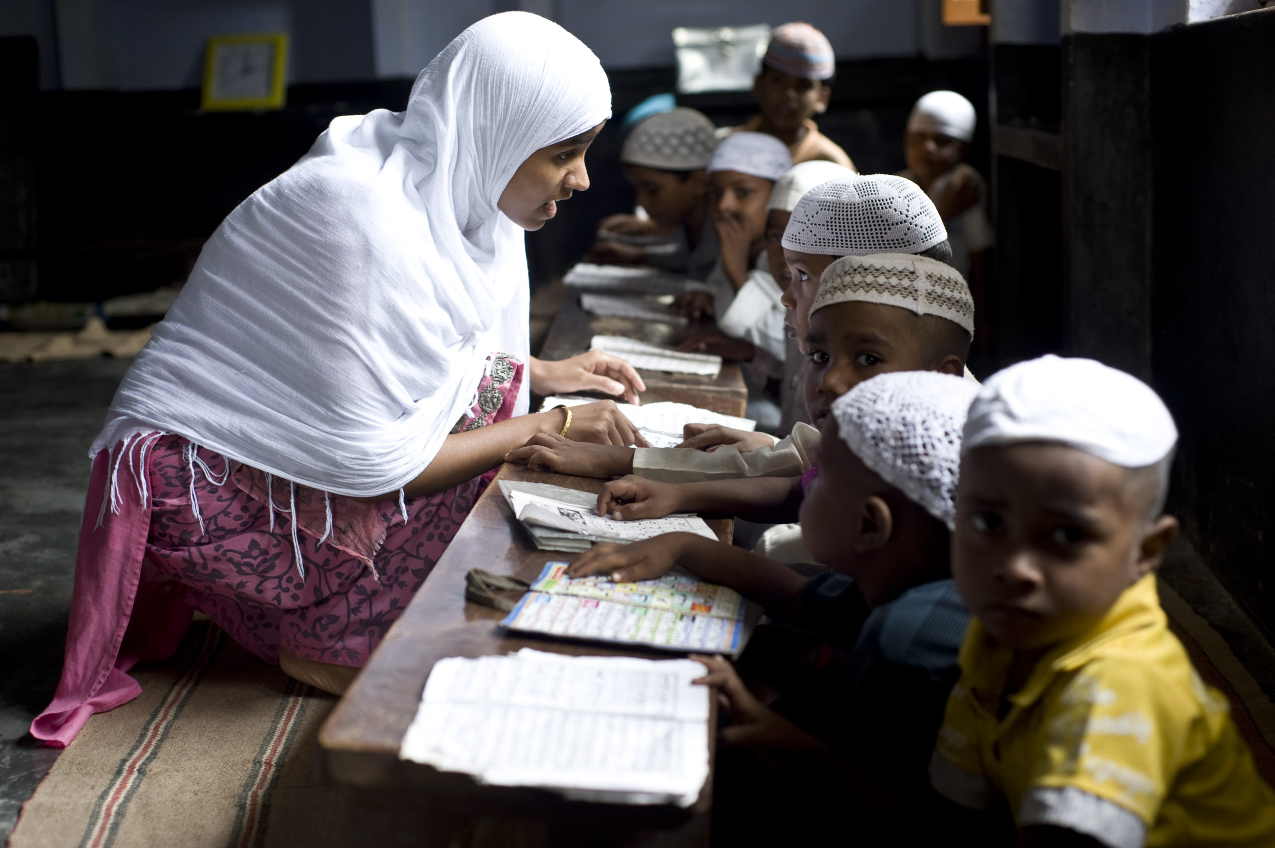 Varanasi,/,India,20,September,2011,Muslim,Teacher,With,Children - Humanium
