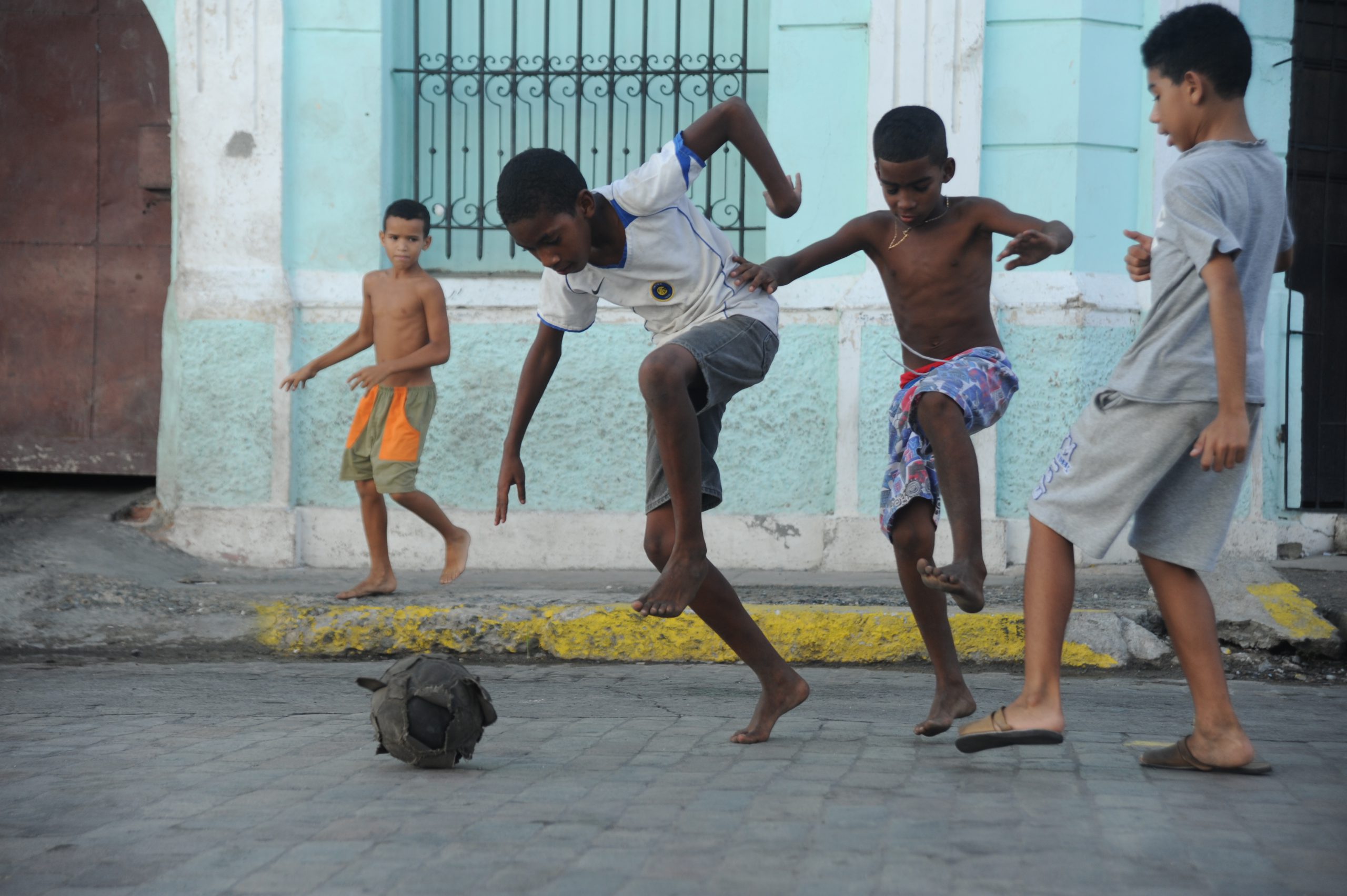 Cienfuegos,,Cuba,12/8/2015:,Cuban,Children,Playing,Footbal,In,The ...