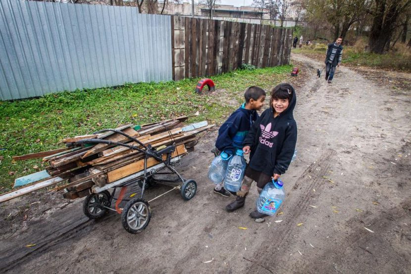 Les enfants Roms en France - Humanium